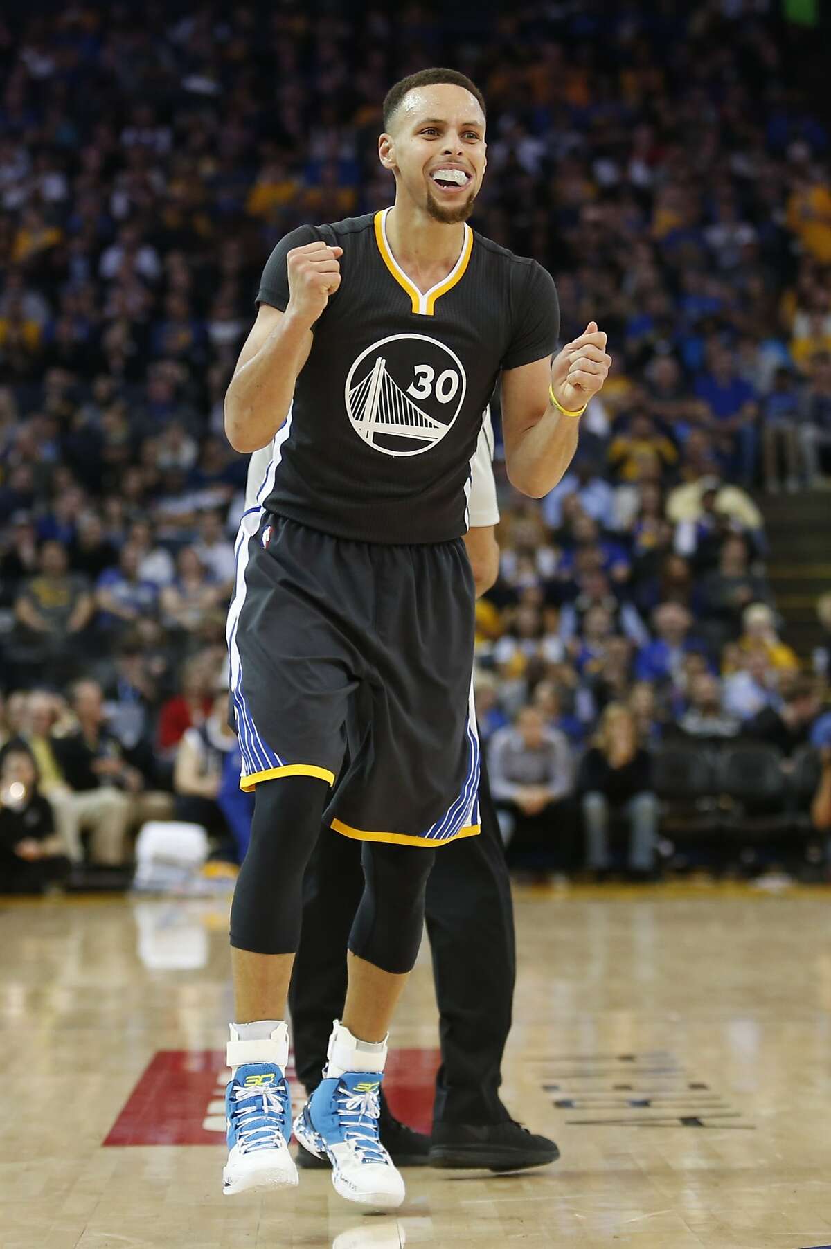Stephen Curry makes history: 1st unanimous MVP