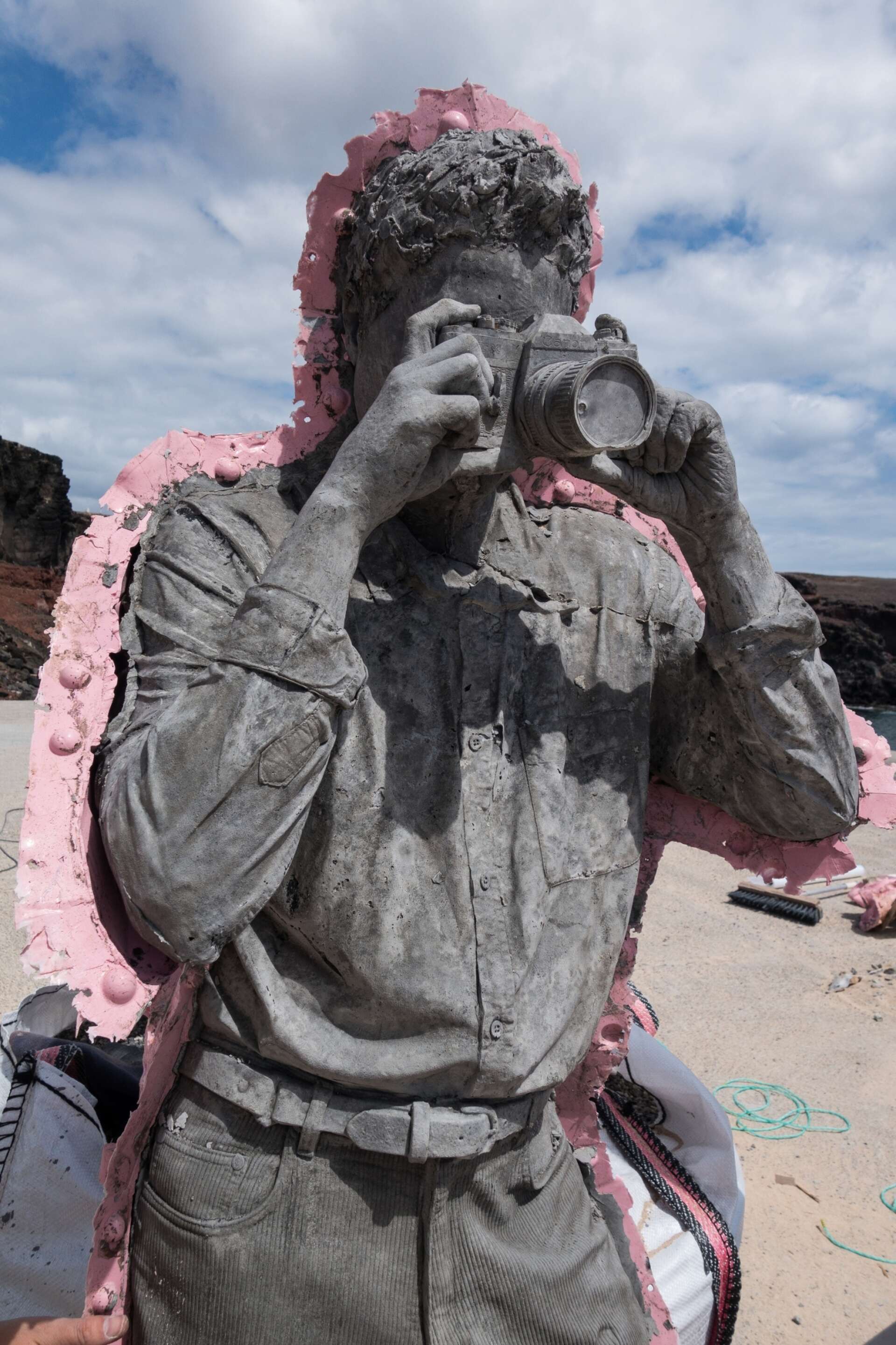 400 human sculptures create a haunting underwater museum