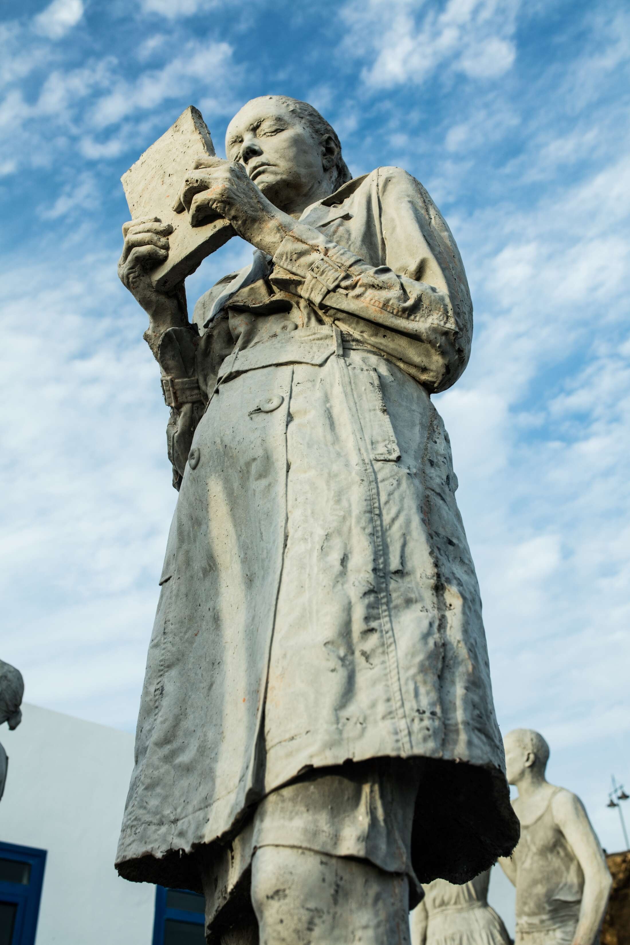 400 human sculptures create a haunting underwater museum