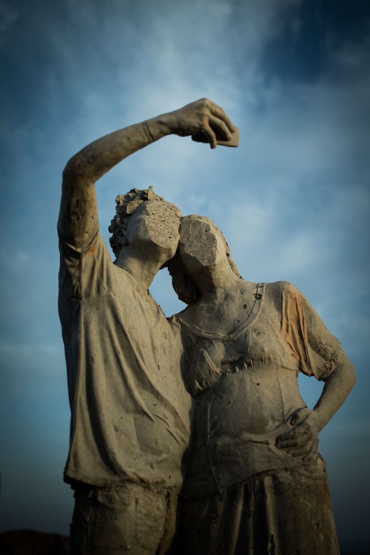 400 human sculptures create a haunting underwater museum