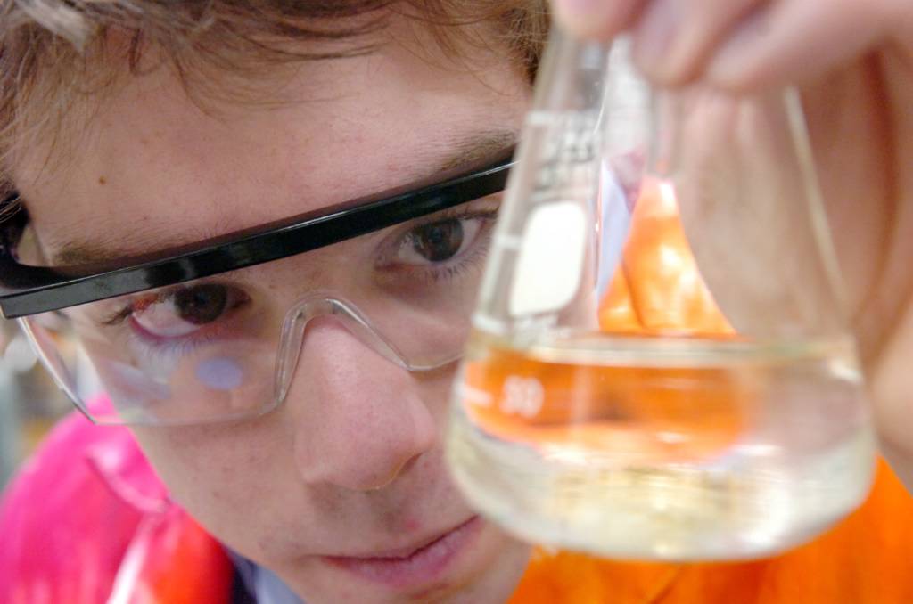Bright idea: GHS senior's work with algae, solar cells earns him spot ...