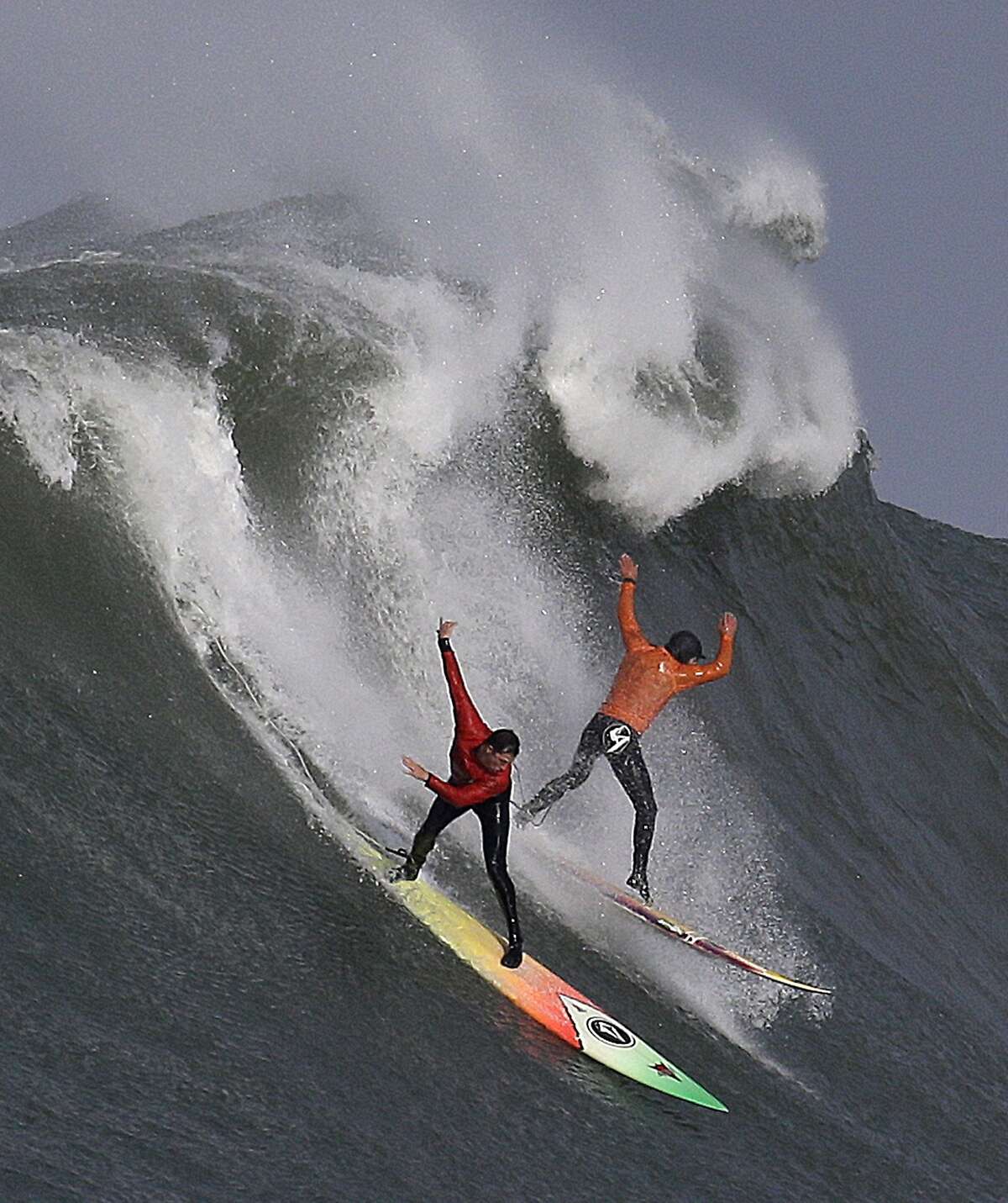 'It looked into my eyes': Surfer recounts close call with 18-foot great ...