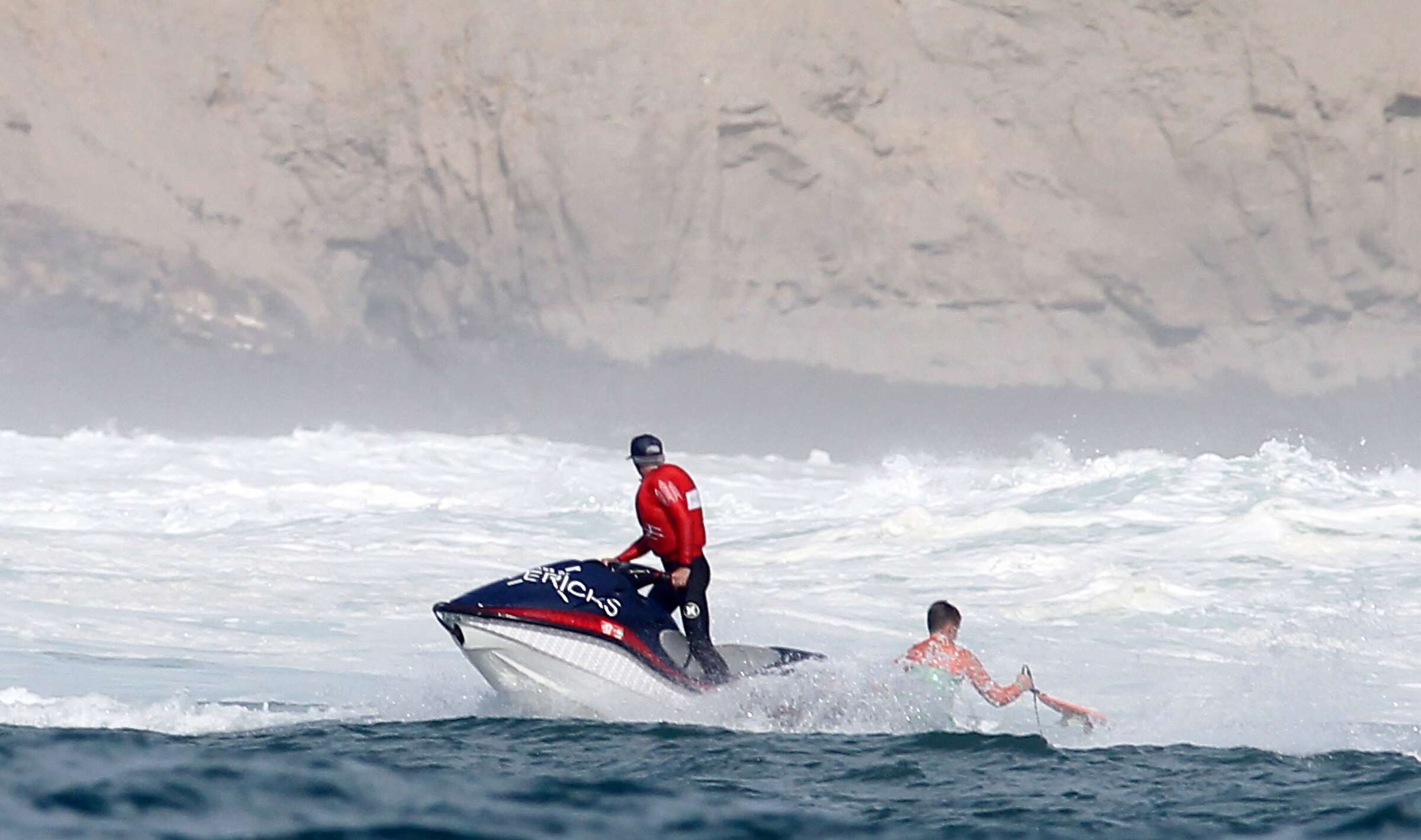 'It looked into my eyes': Surfer recounts close call with 18-foot great ...