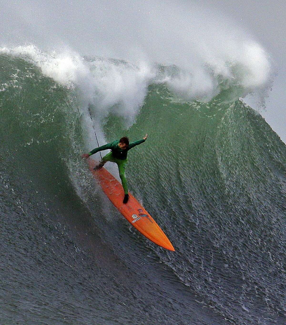 'It looked into my eyes': Surfer recounts close call with 18-foot great ...