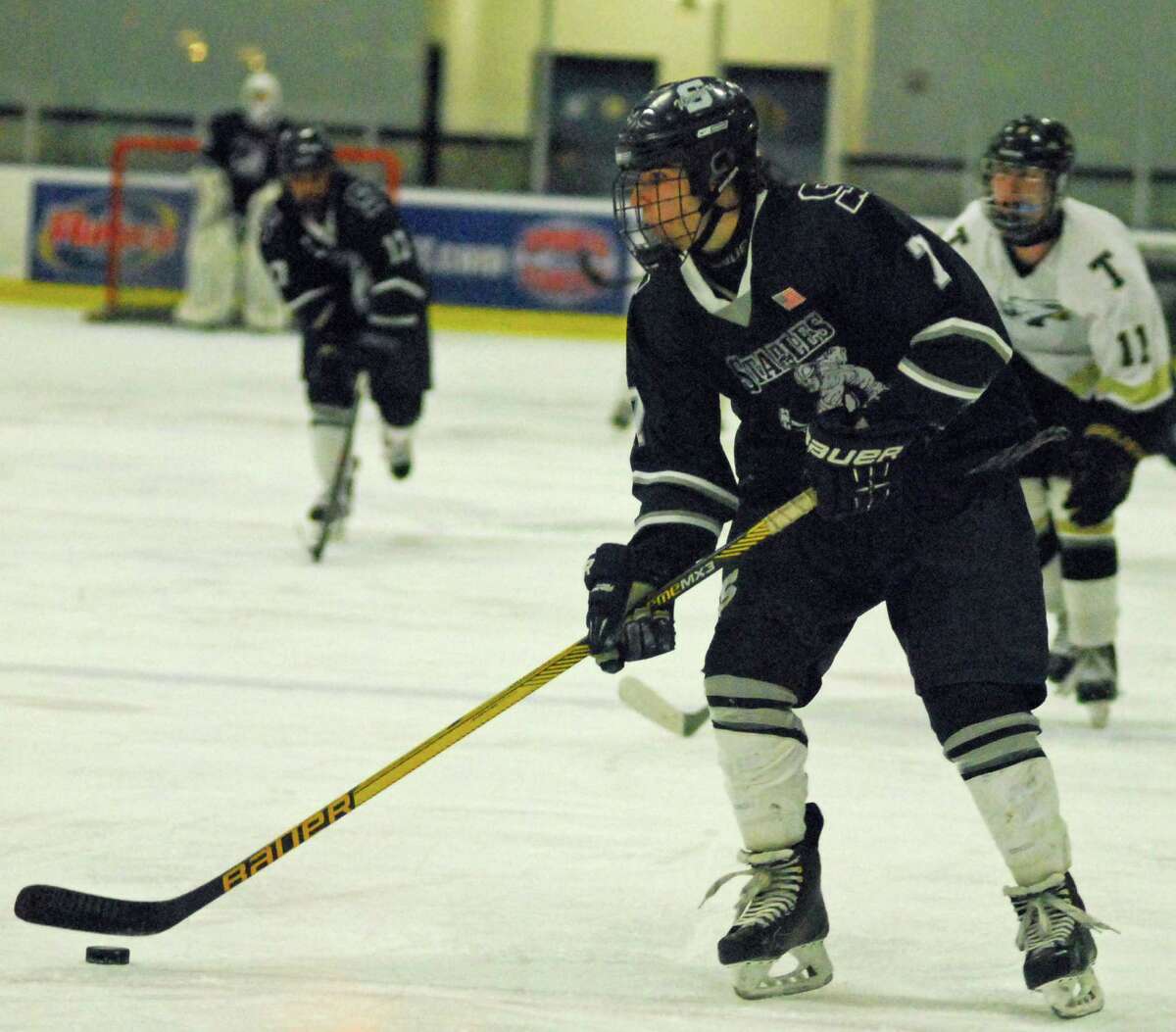 Trumbull hockey routs Staples