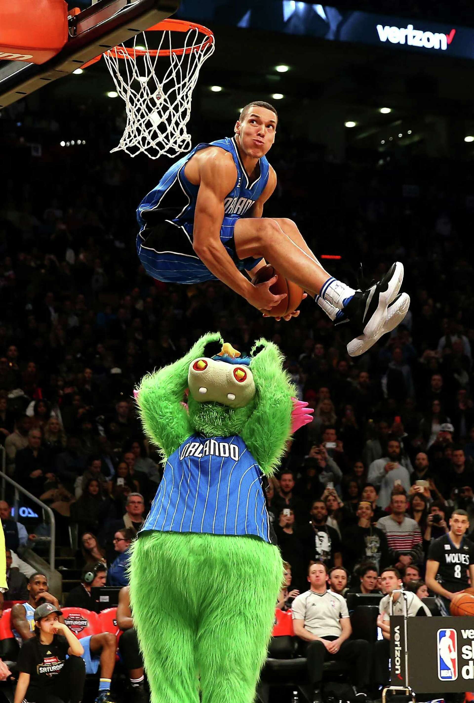 Best dunks from an incredible NBA dunk contest