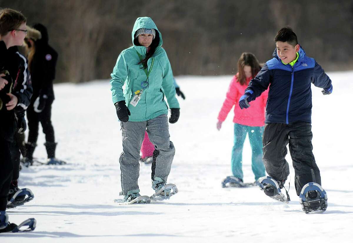 Sarah Noble students participate in Snowshoe Project