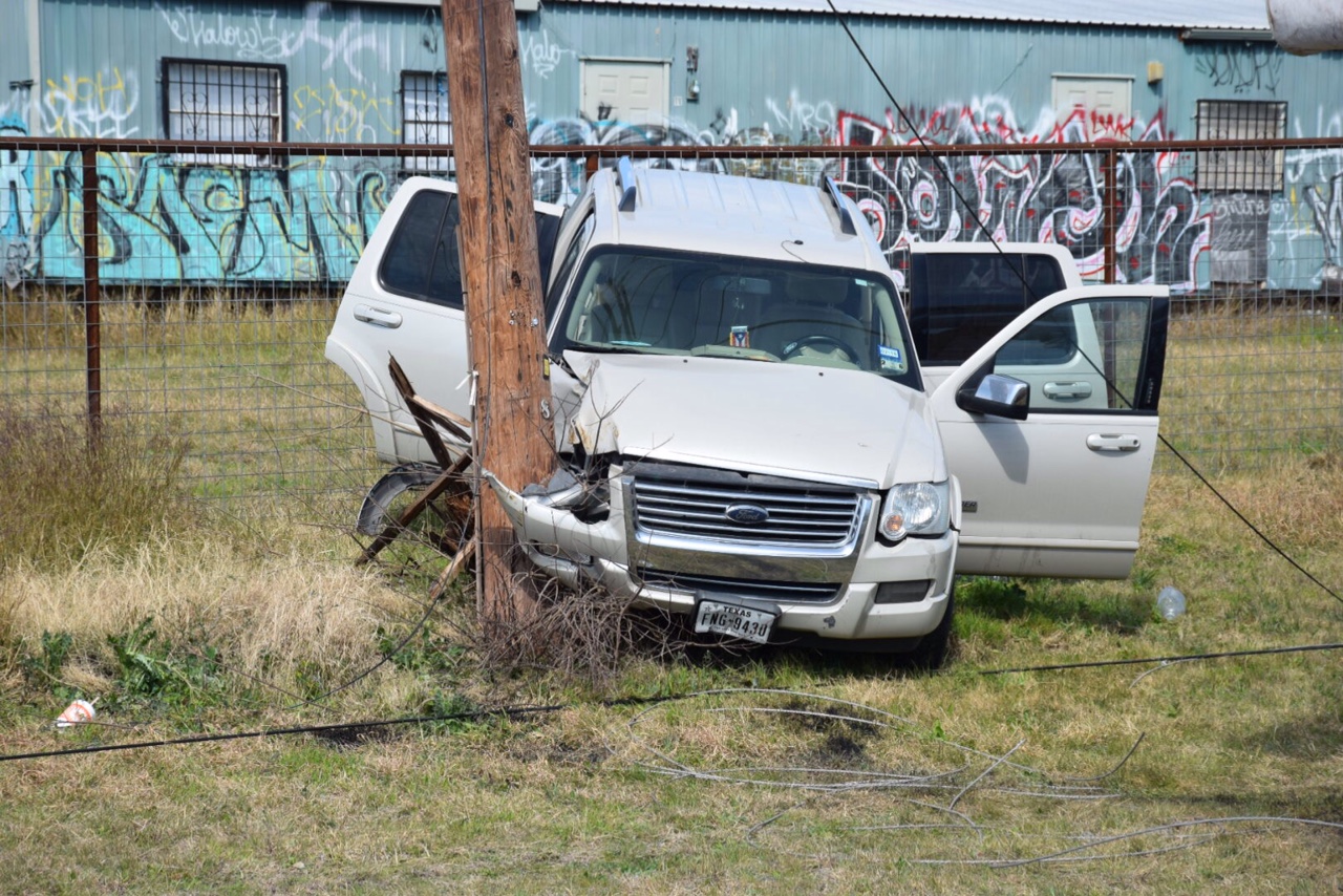 Crash sparks chain reaction that leads to 4,000 without electricity on ...