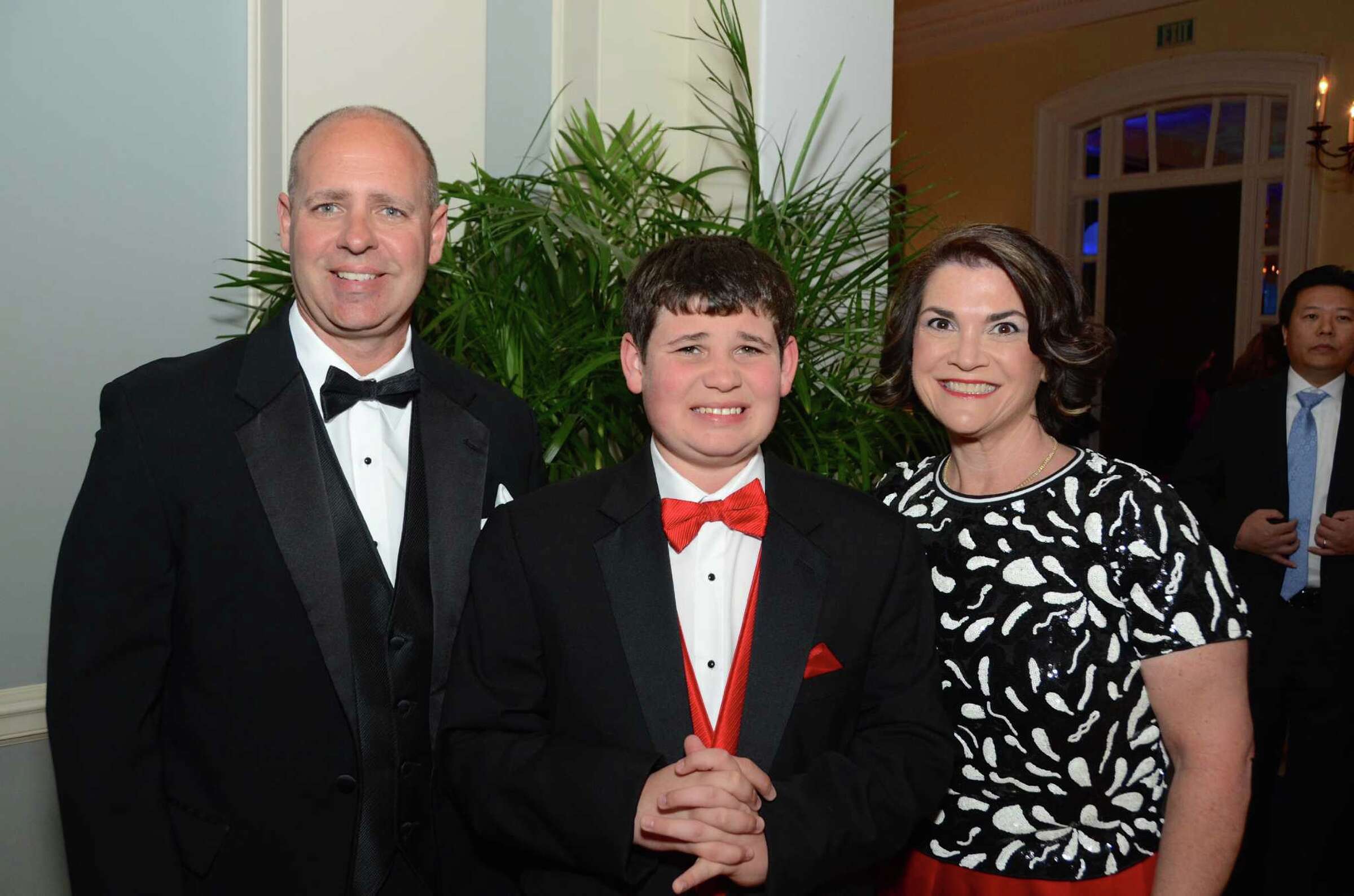 KnowAutism gala lights up the city, raises $162,000