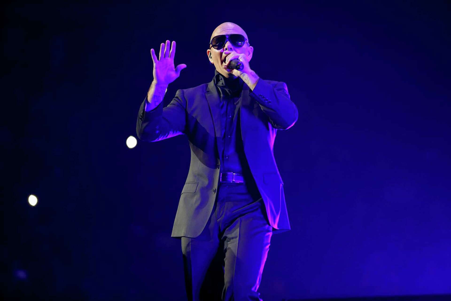 Pitbull delivers a rap show filled with energy and enthusiasm