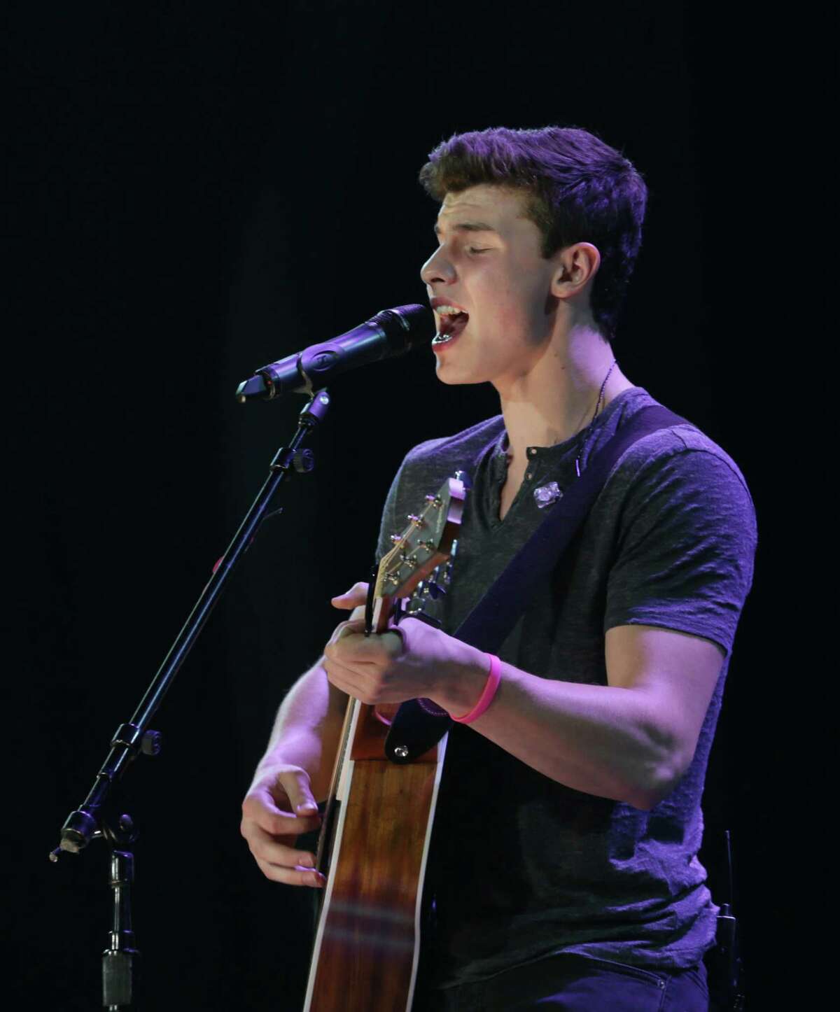 Shawn Mendes turns social-media success to success on the stage