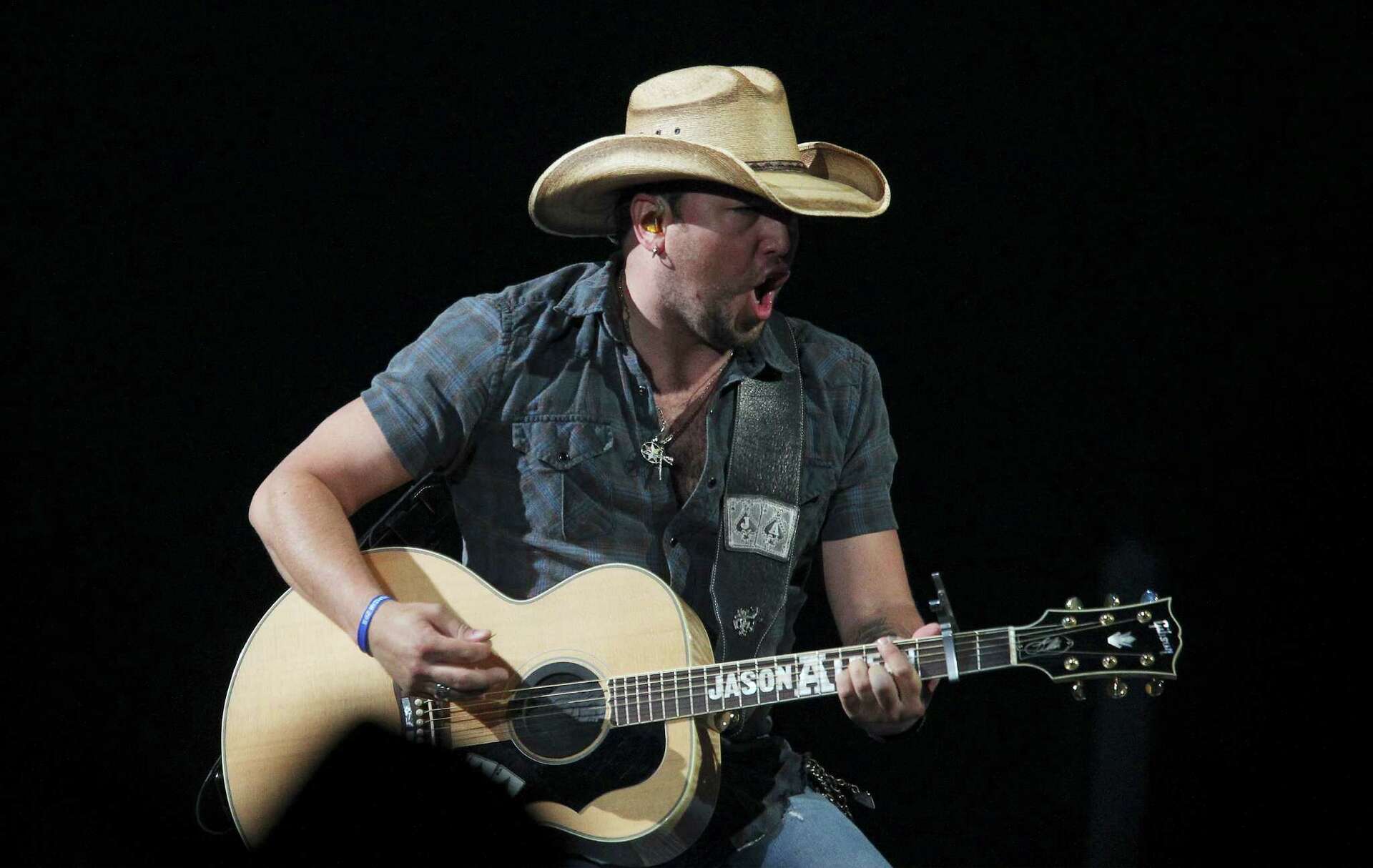 Jason Aldean delivers country with a kick