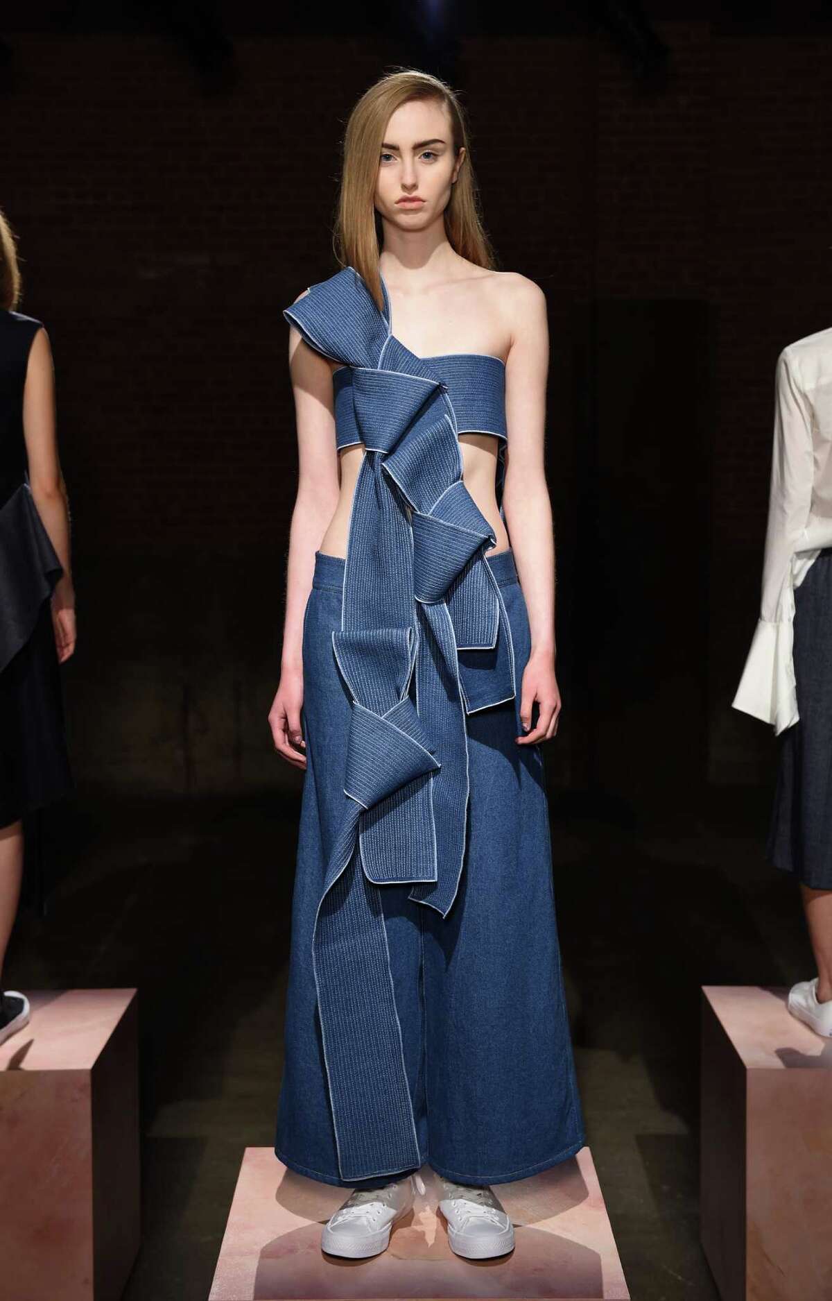 California considers banning anorexic models