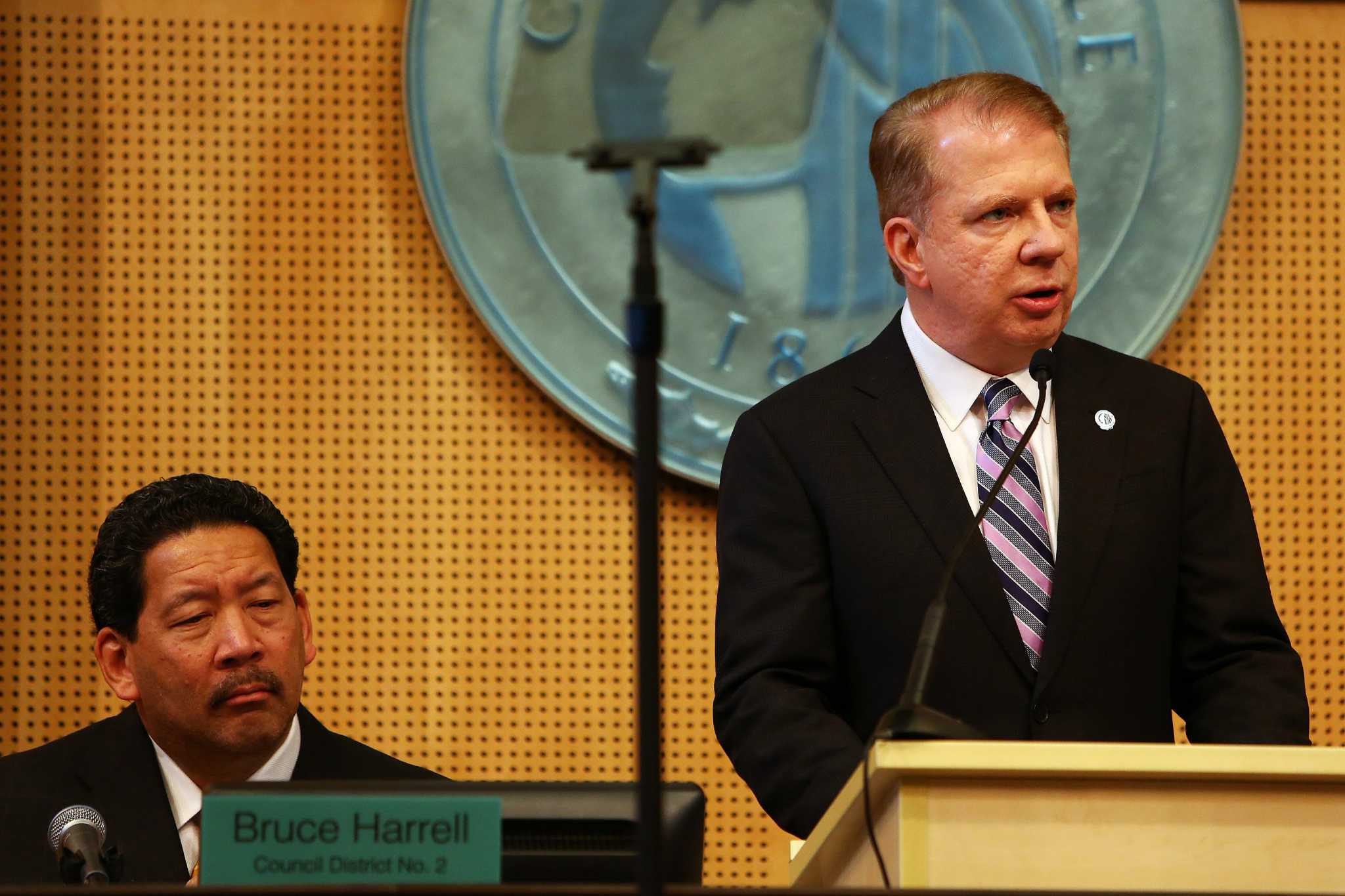 Remove shoes: Mayor Murray to give State-of-City address at Idris Mosque