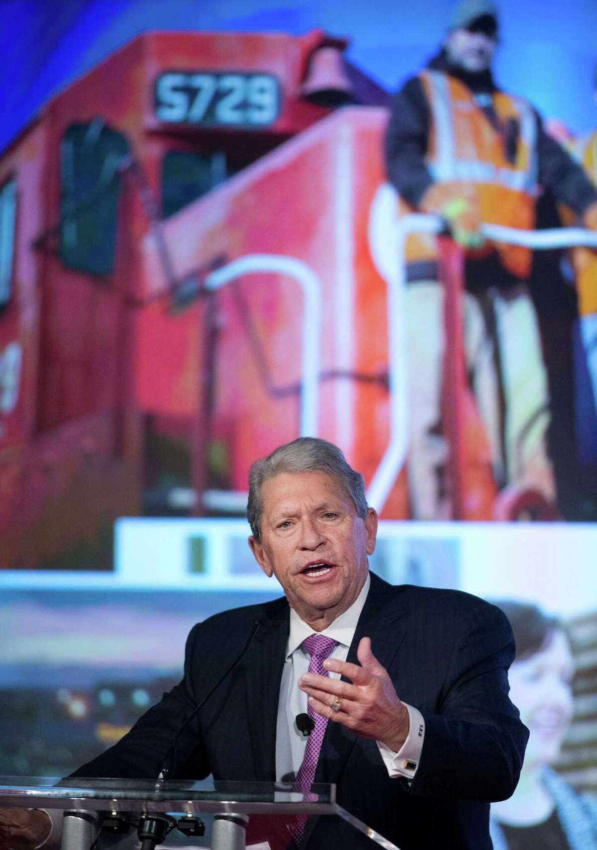 CP turns up pressure for rail deal