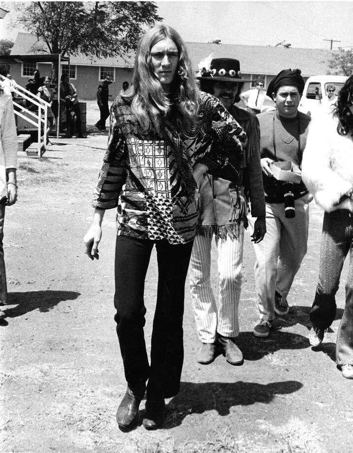 Turn on tune in - hippie photos unseen for decades - SFGate