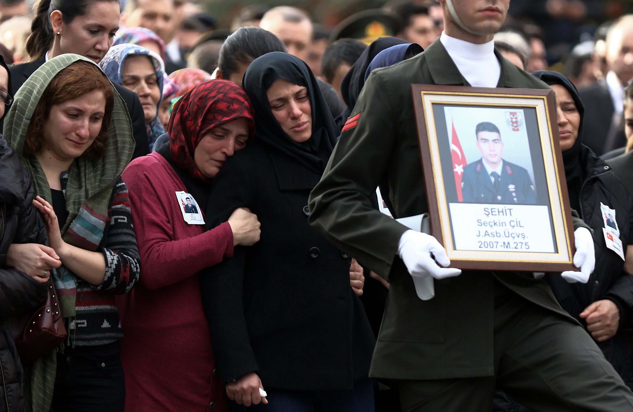 Turkey blames Kurdish rebels, Syria for Ankara attack