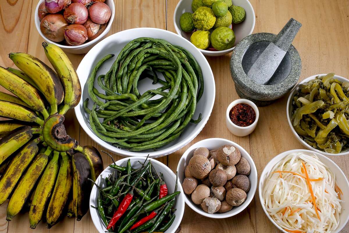 Snapshots of the Southeast Asian grocers along Oakland’s International ...