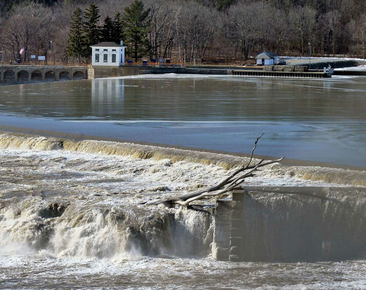 Renewed call to retrofit dam