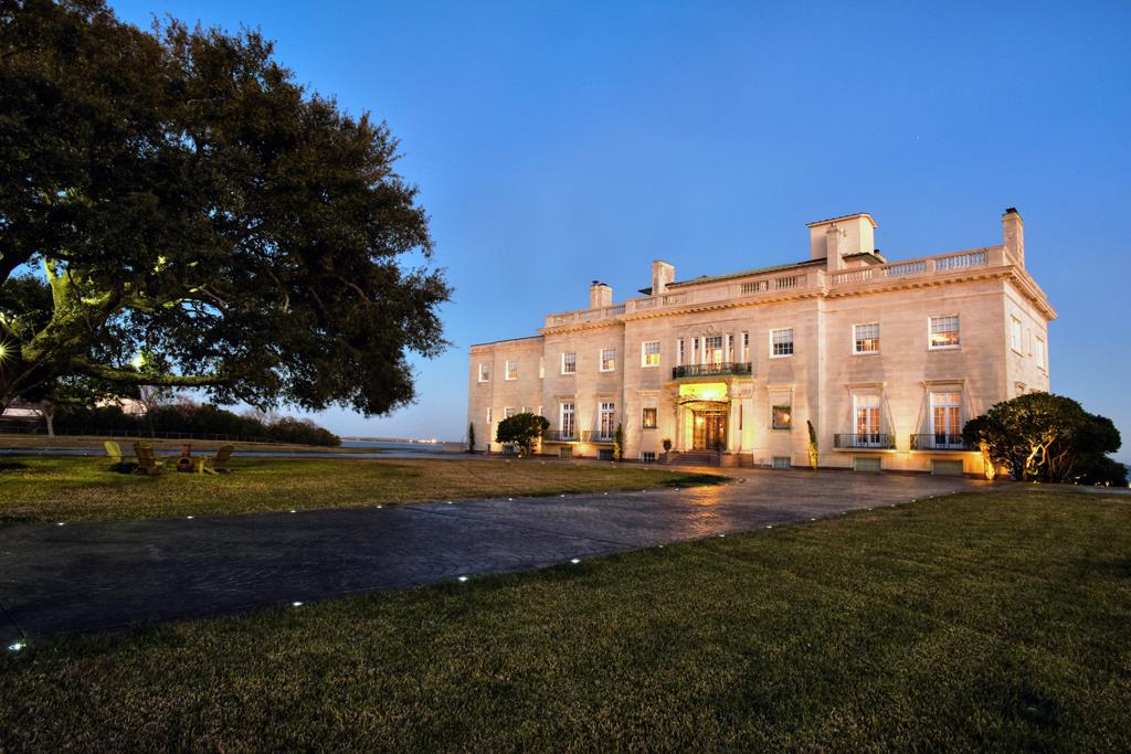 White House replica, former Texas governor's mansion going to auction