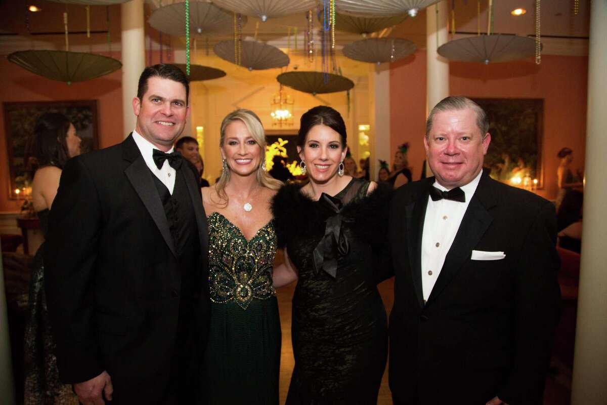 Junior League throws two-night Mardi Gras bash