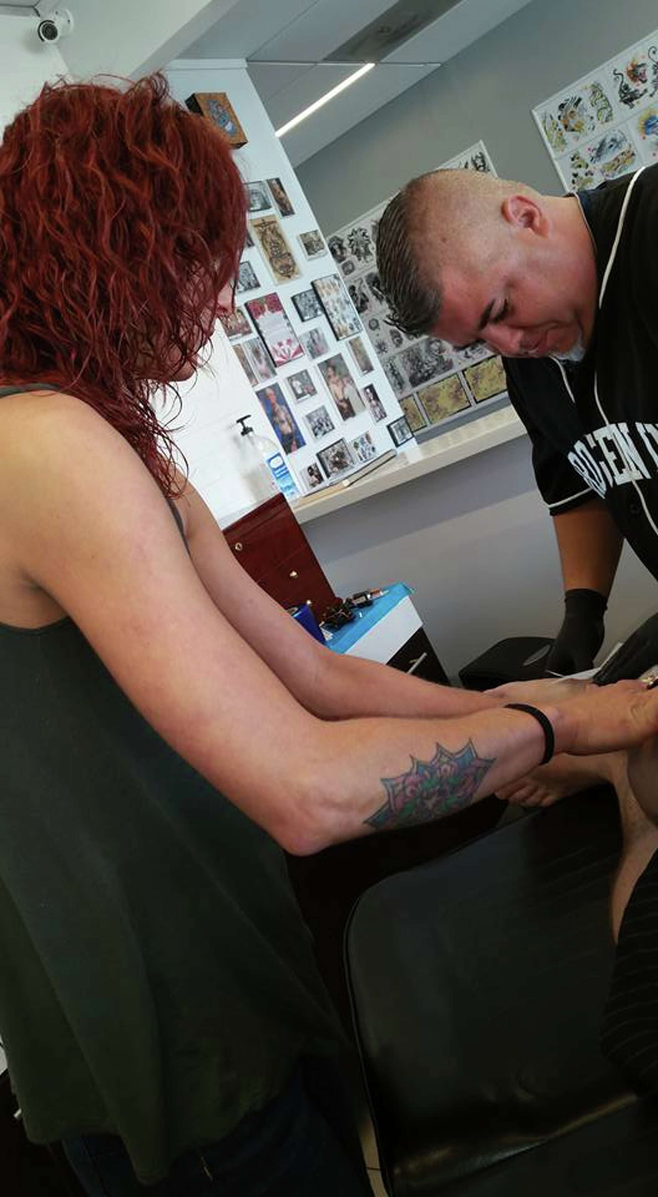 Houston fisherman gets awesome leg tattoo