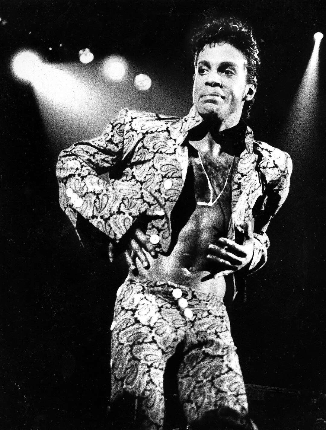 Prince announces another surprise show in Oakland