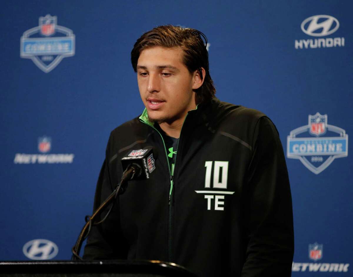Texans met with Stanford tight end Austin Hooper at combine Texans met with Stanford tight end Austin Hooper at combine