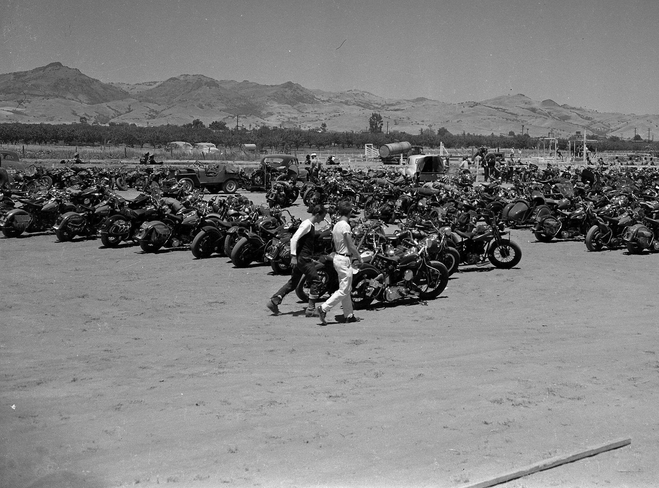 These biker photos defined the boozy, bloody Hollister riots
