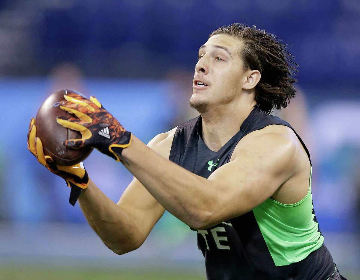 Texans met with Stanford tight end Austin Hooper at combine