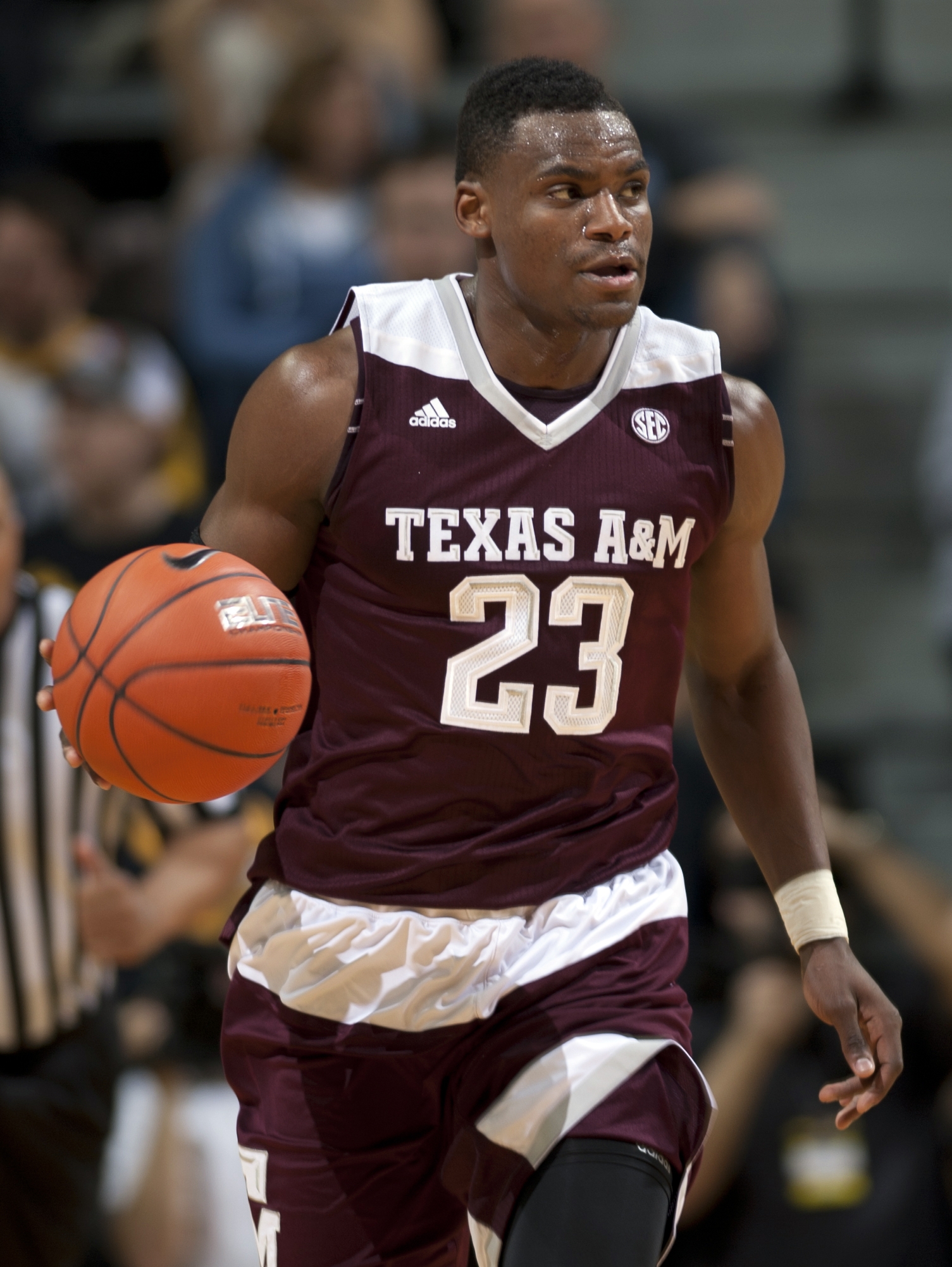 Jones leads No. 21 Texas A&M to win over Missouri