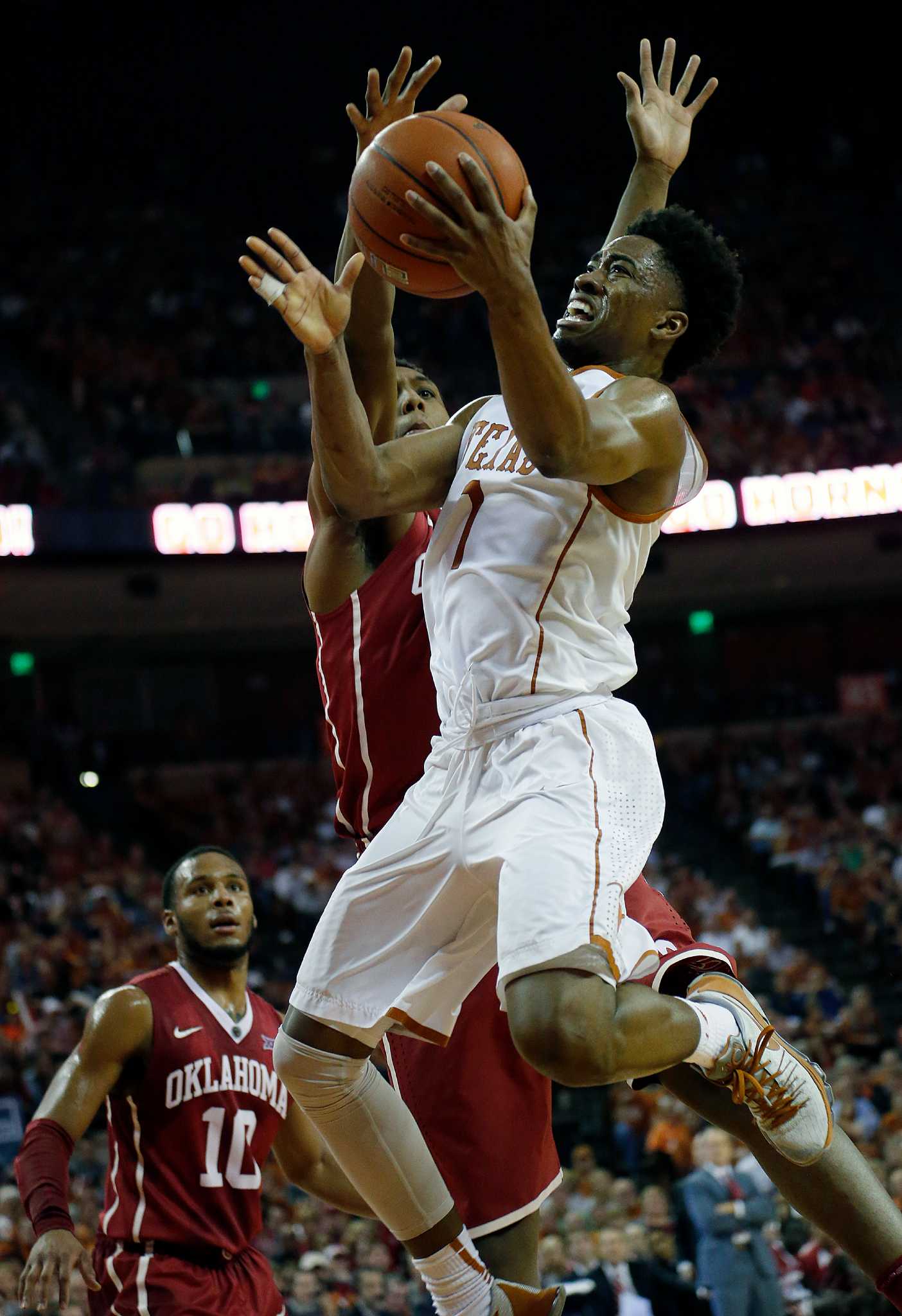 Smart revives UT basketball mojo