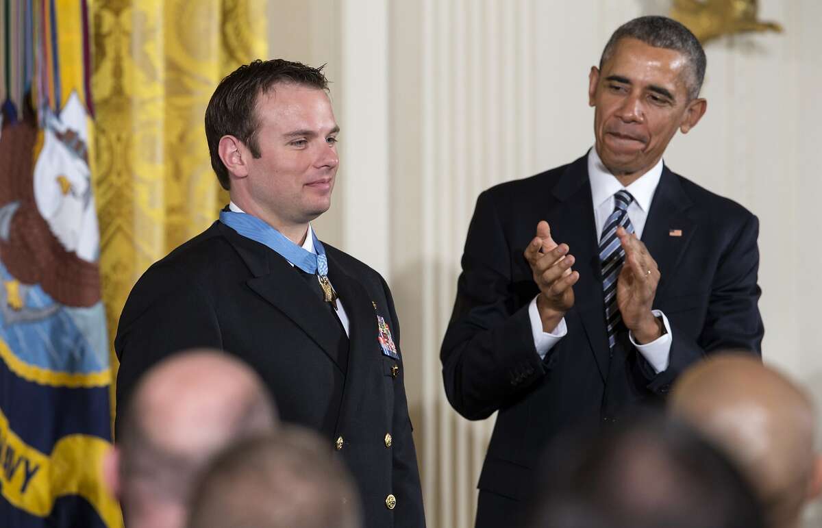 Navy SEAL receives Medal of Honor