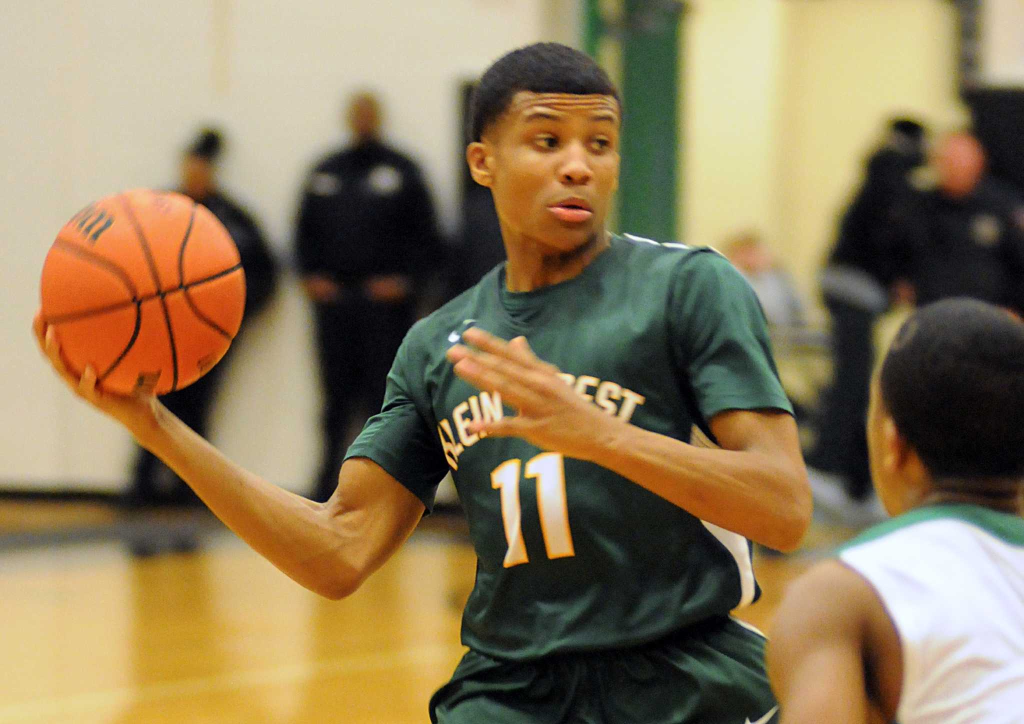 Klein Forest returns to old stature in basketball