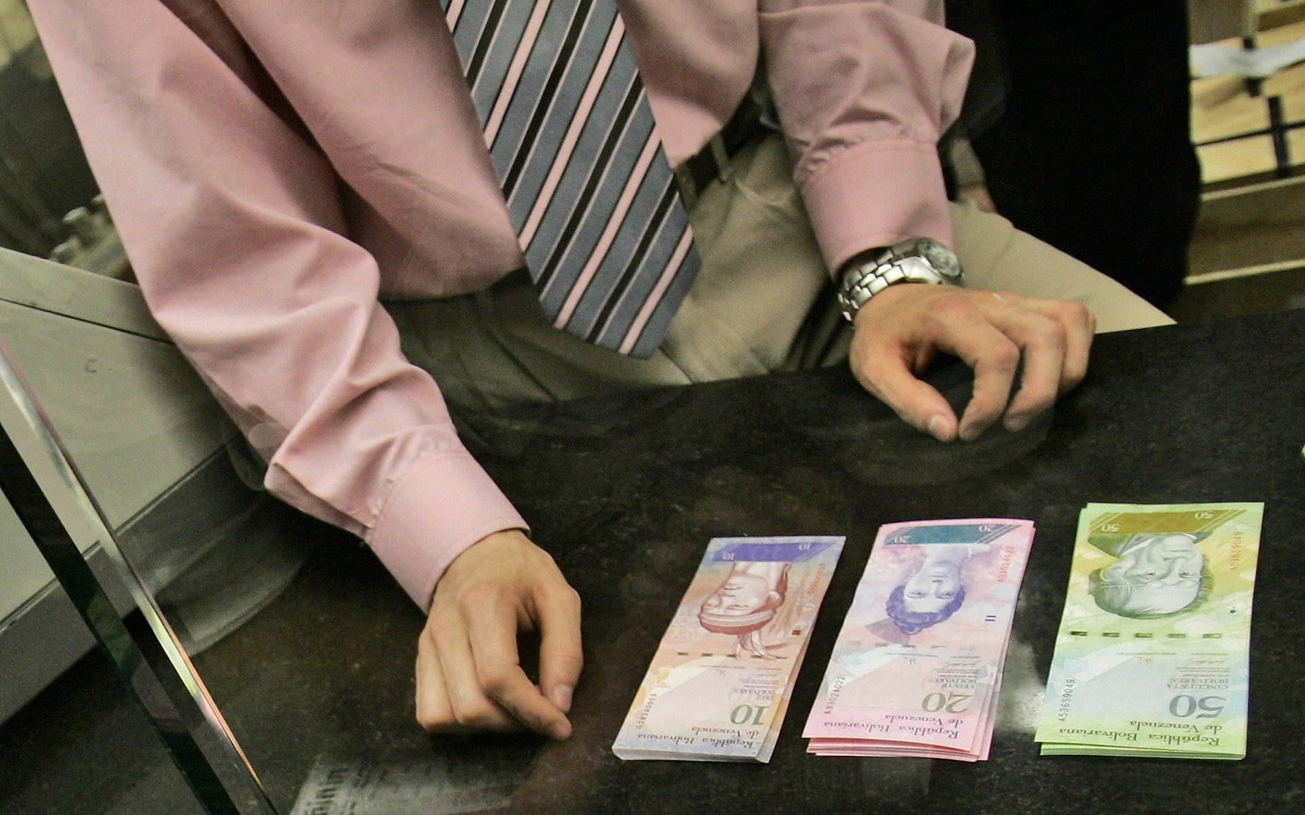 Inflation-hit Venezuela to print bigger bills