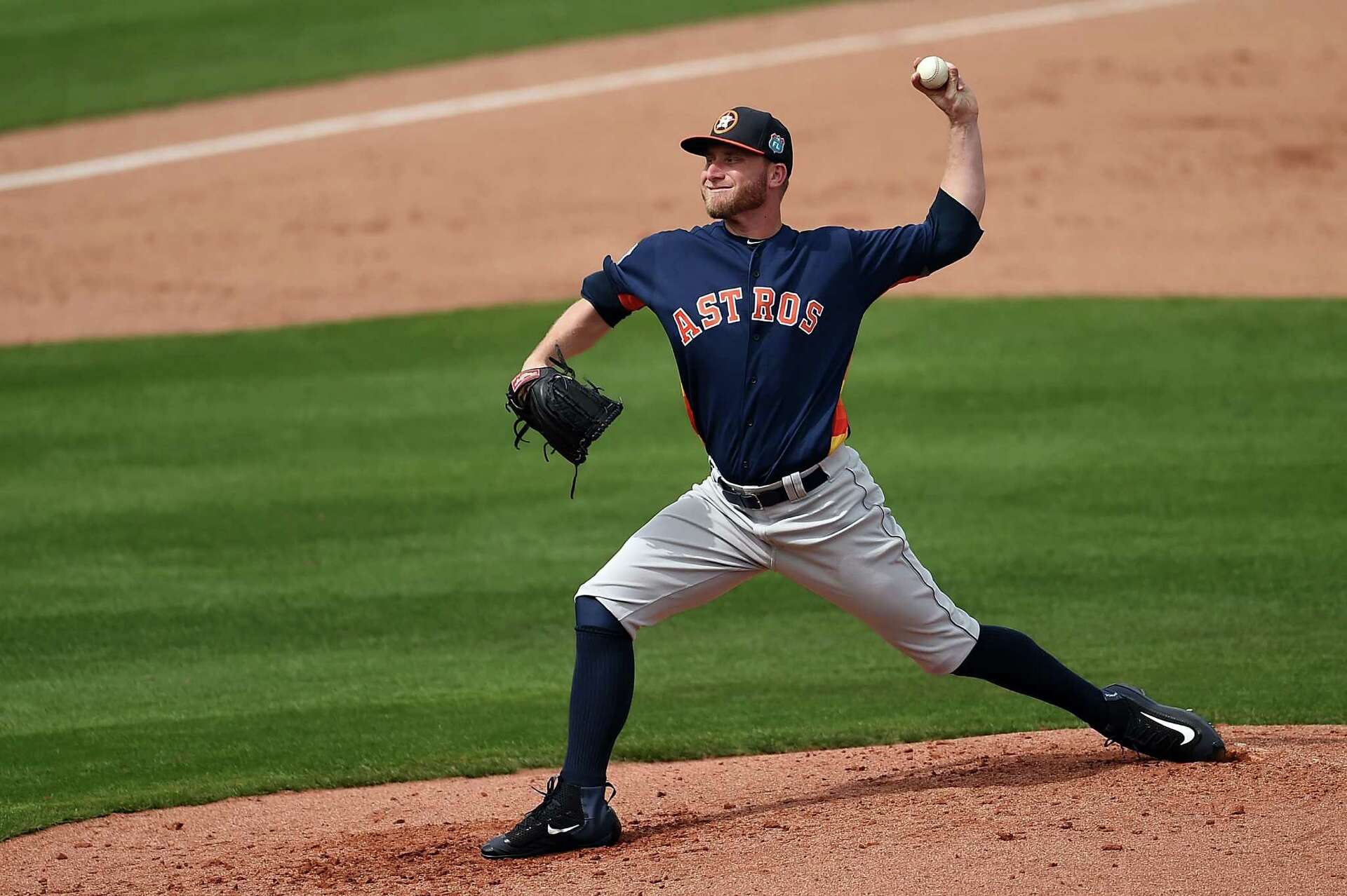Doug Fister looks sharp in Astros' spring-opening win