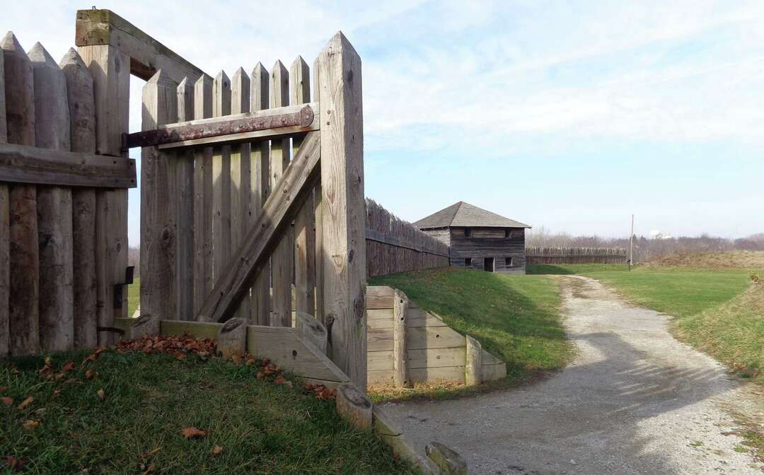 War of 1812 comes alive at log-and-earth fortification at Fort Meigs ...