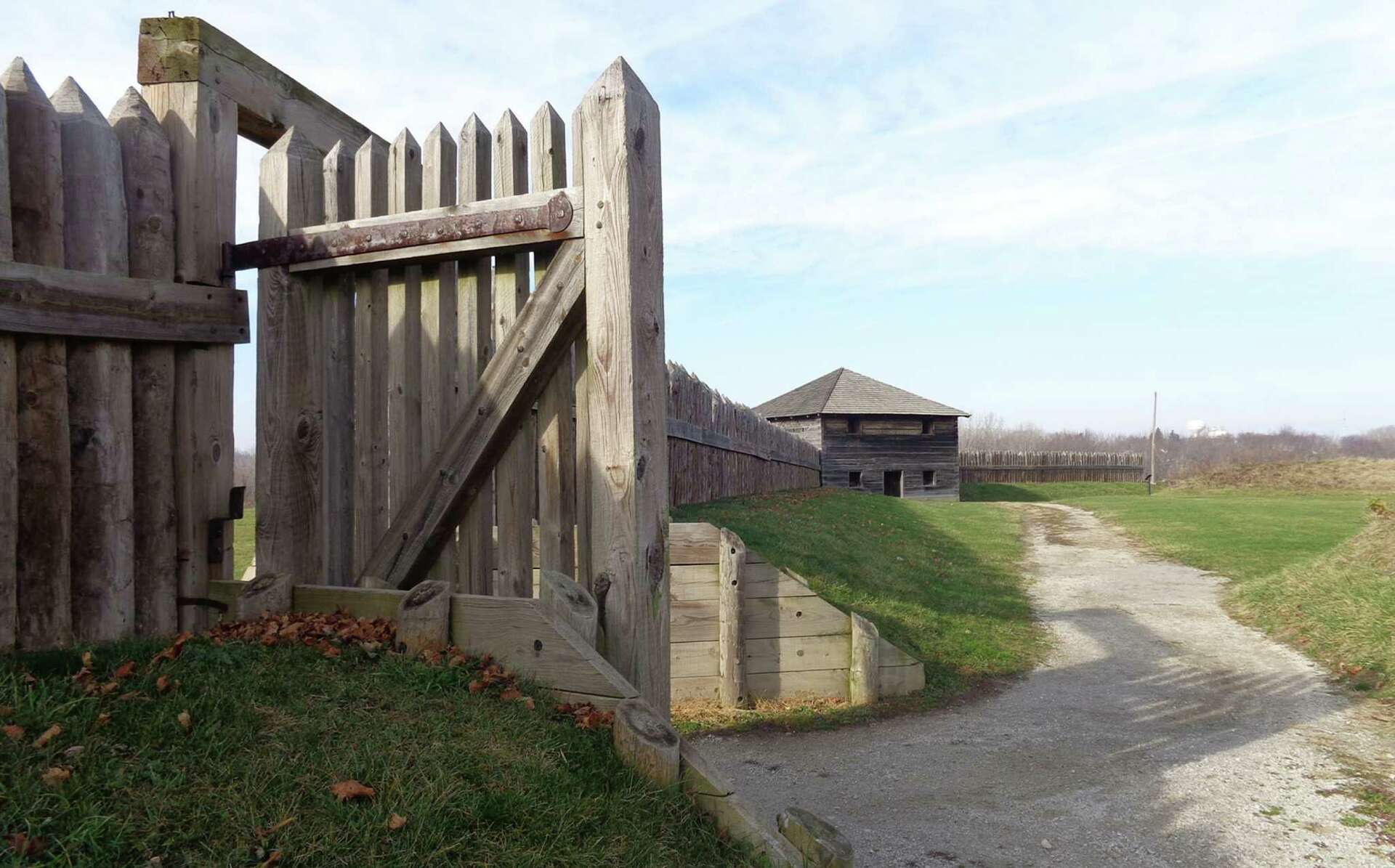 War of 1812 comes alive at log-and-earth fortification at Fort Meigs ...