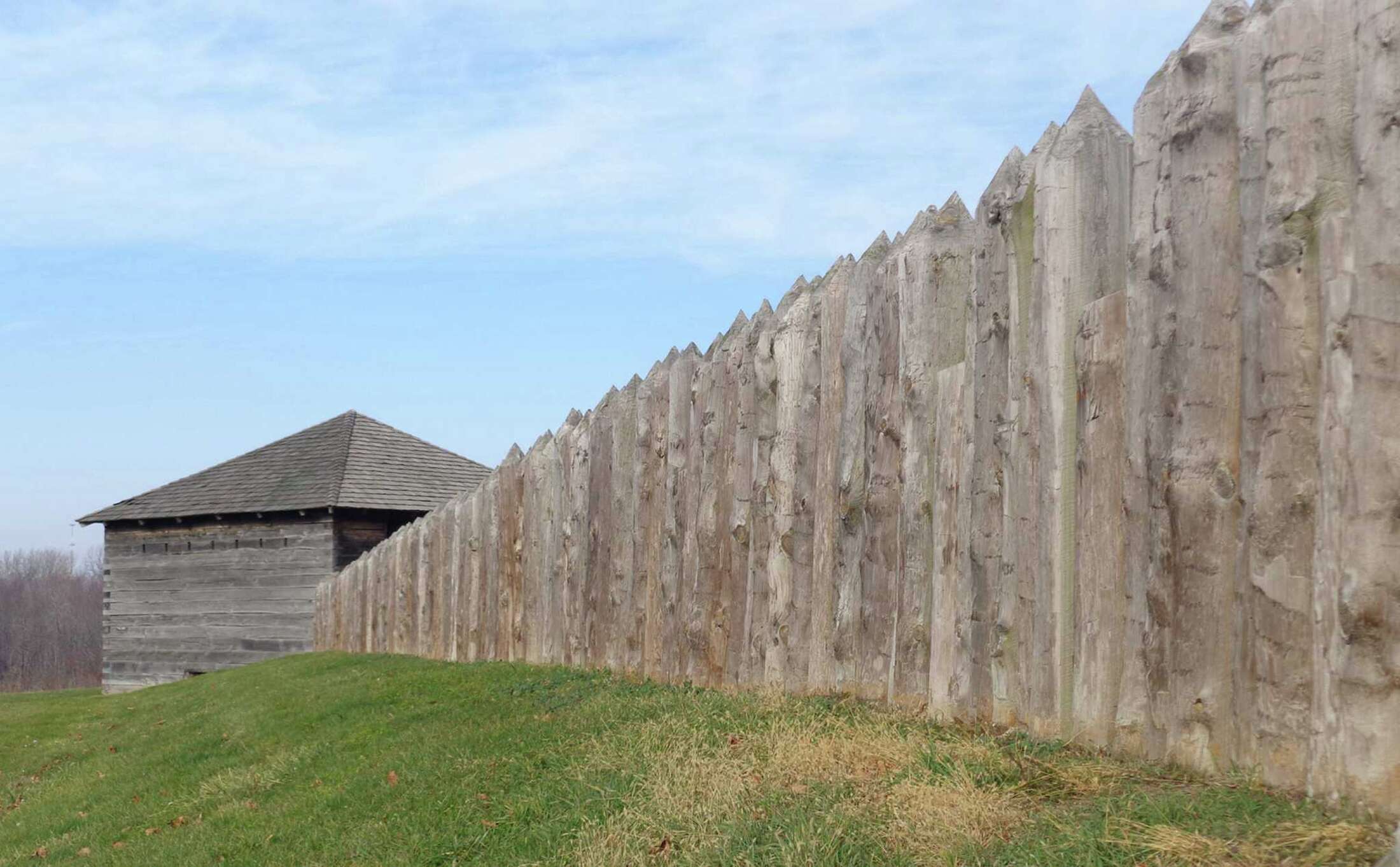 War of 1812 comes alive at log-and-earth fortification at Fort Meigs ...