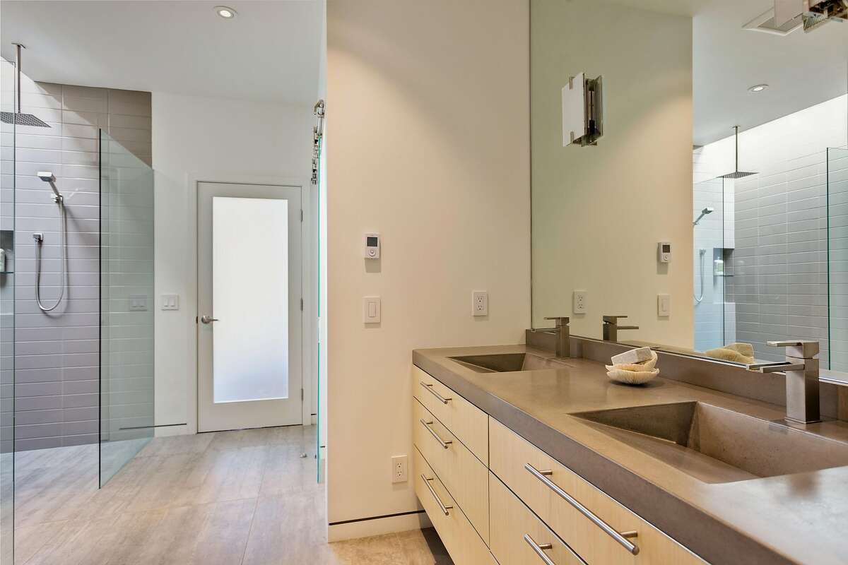 Reimagined ranch home becomes eye-catching contemporary