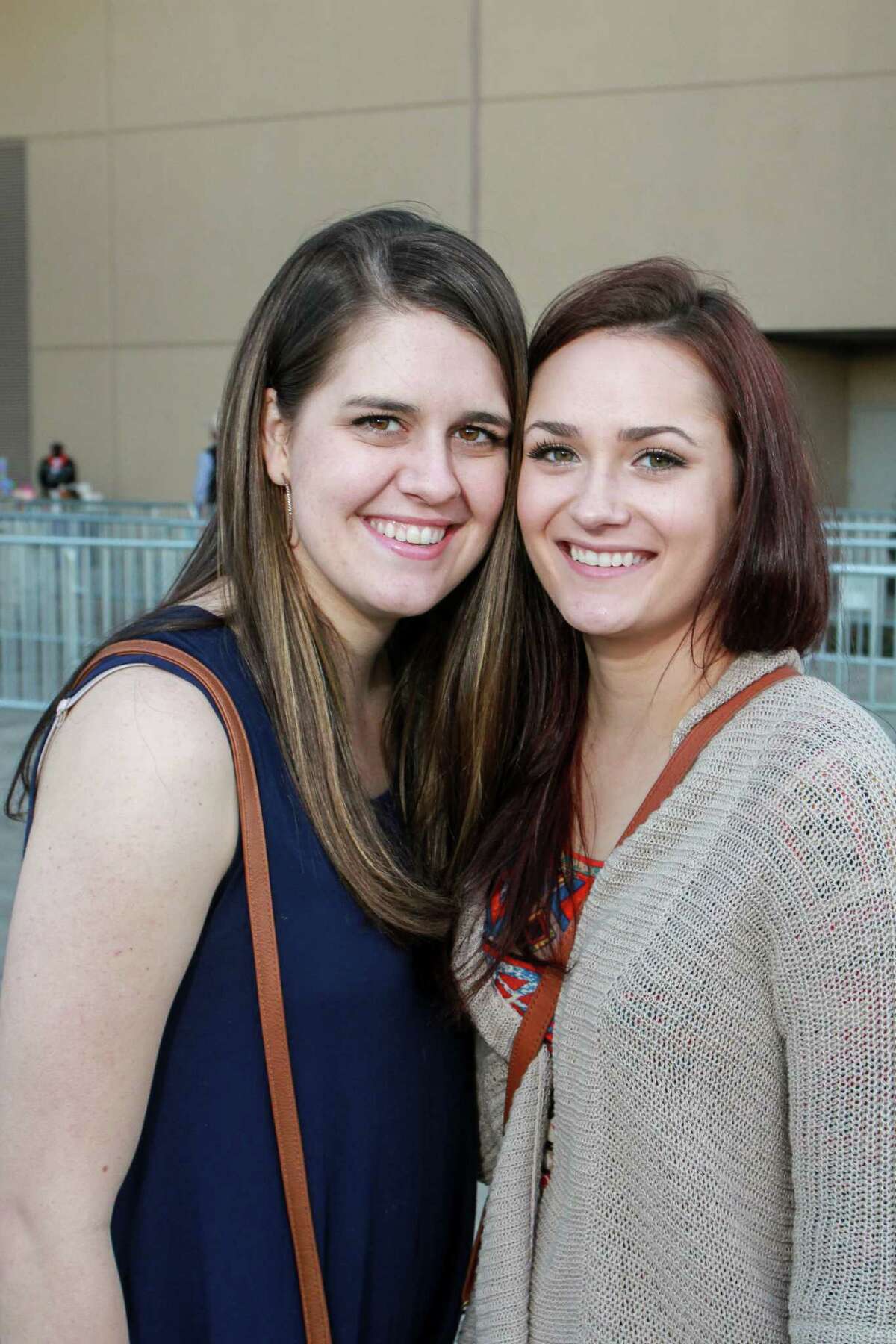 It takes Derulo a while to get the rodeo party started