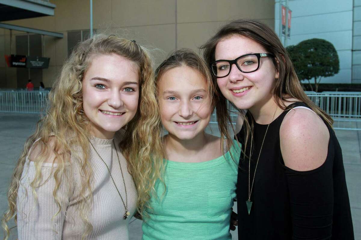 It takes Derulo a while to get the rodeo party started