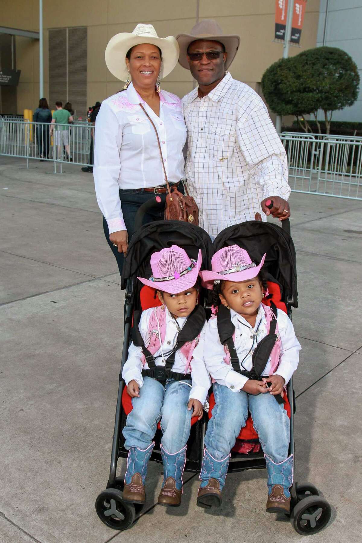 It takes Derulo a while to get the rodeo party started