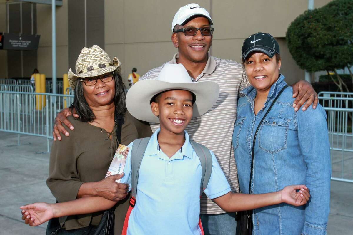 It takes Derulo a while to get the rodeo party started