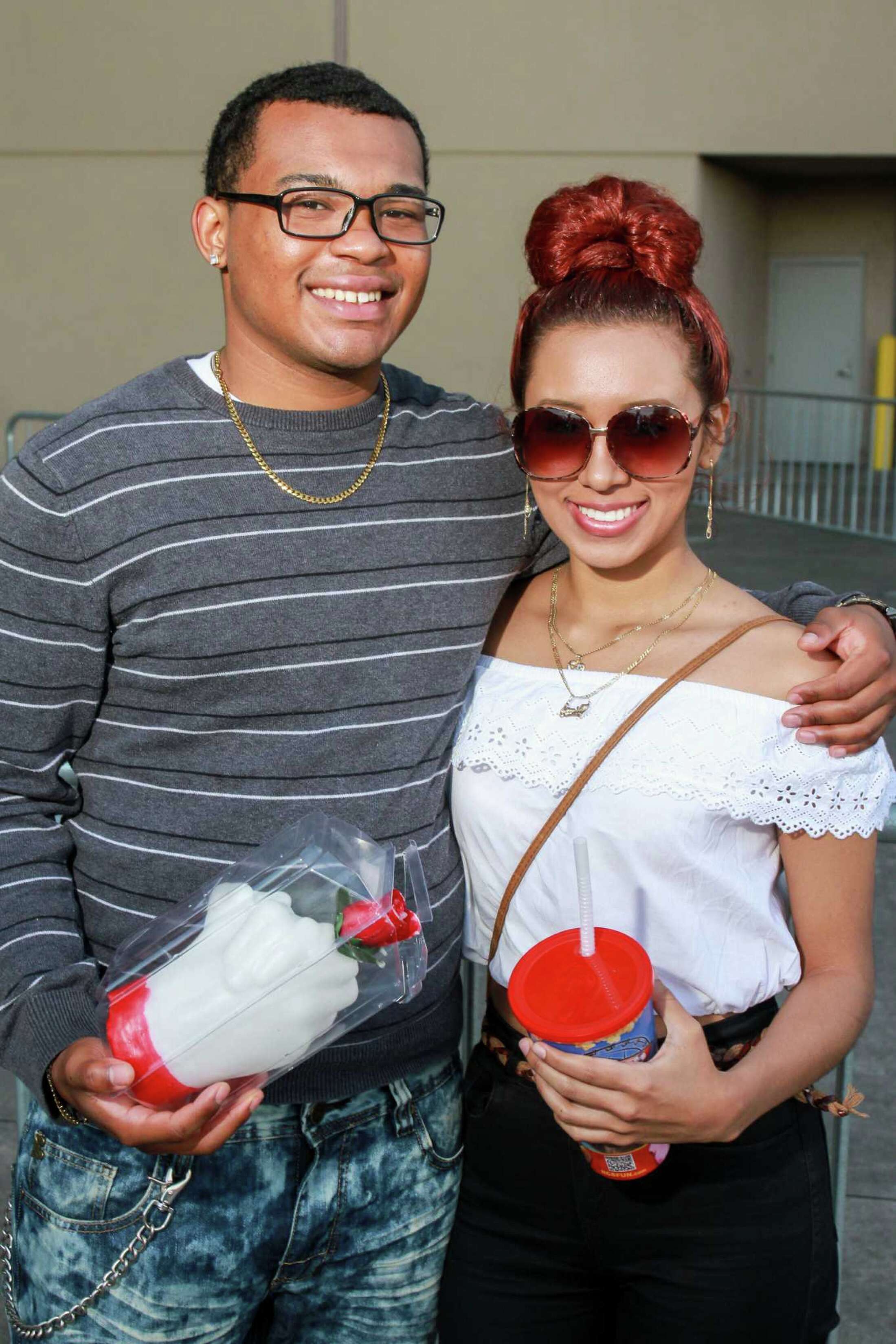 It takes Derulo a while to get the rodeo party started