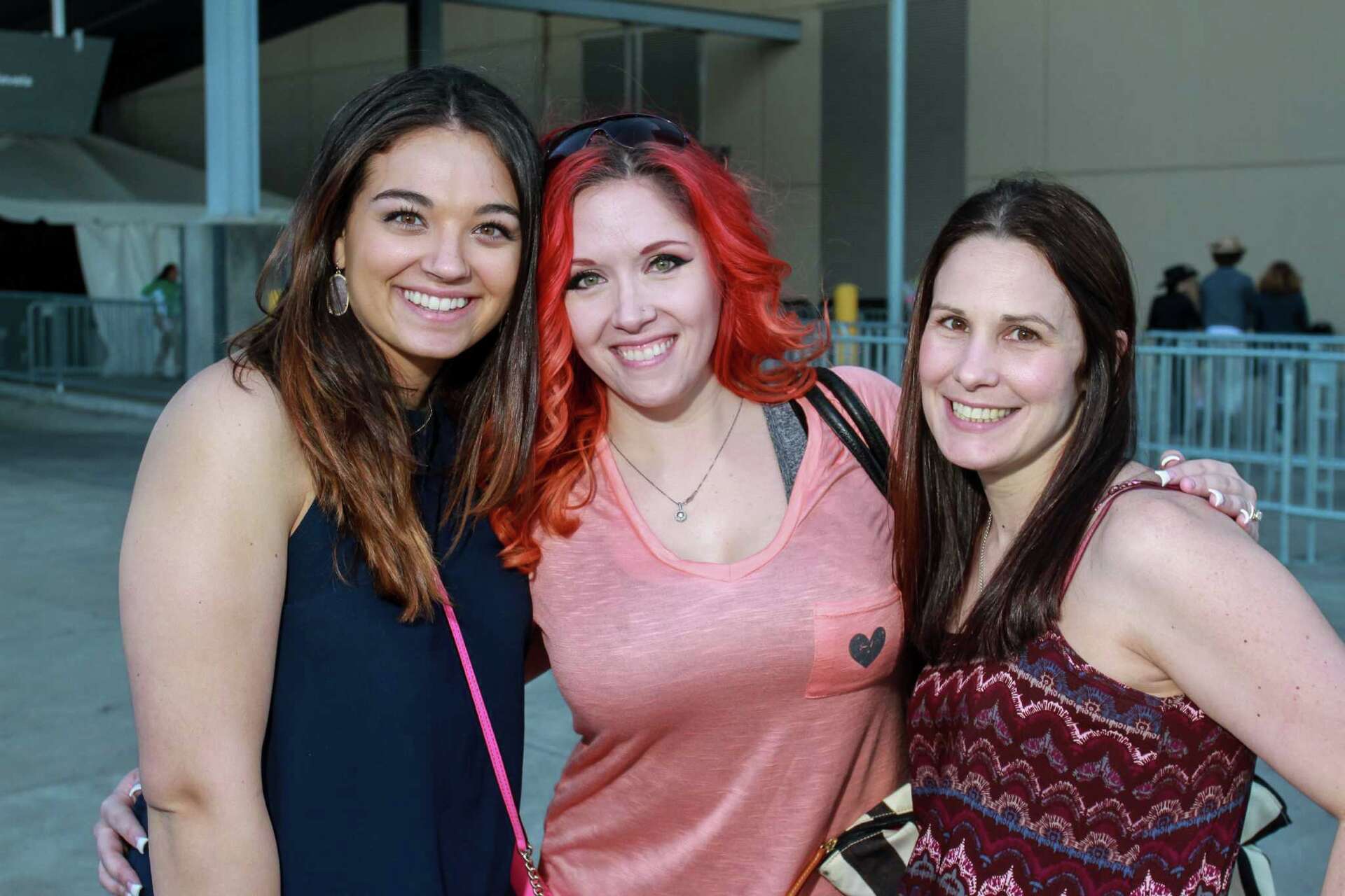 It takes Derulo a while to get the rodeo party started