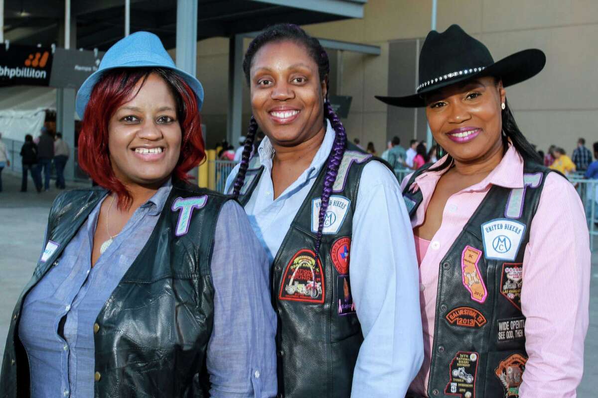 It takes Derulo a while to get the rodeo party started