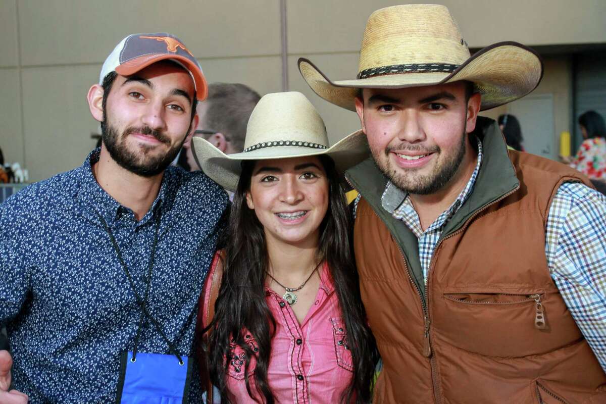 It takes Derulo a while to get the rodeo party started