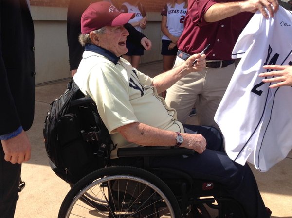 President George H.W. Bush throws first pitch for Aggies