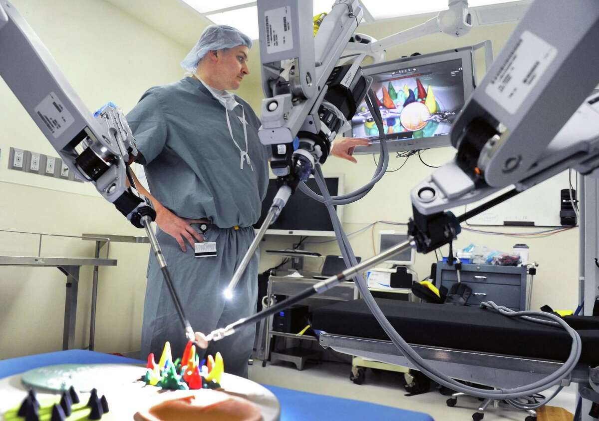 Robotic surgery better for patients and doctors